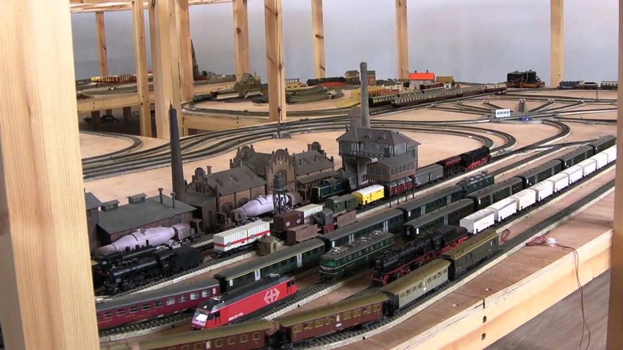 Märklin 26557 M Gleis Anlage - YouTube