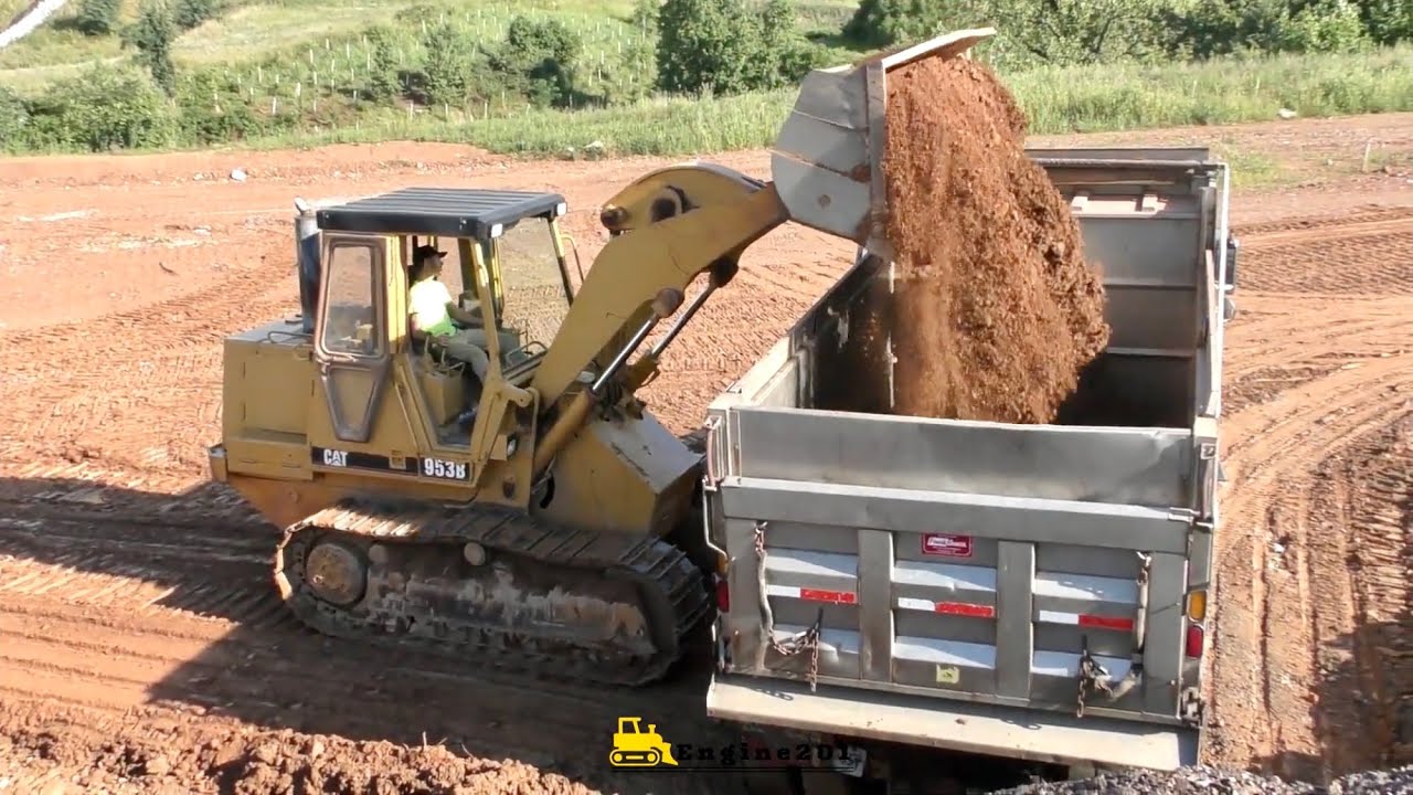 Caterpillar 953B Loading Peterbilt Dump Truck - YouTube