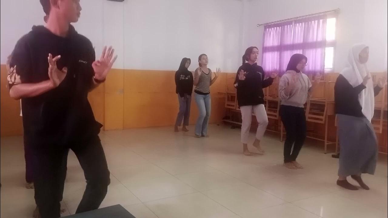 Belajar Menari tari kreasi Karo - SMK Galajuara Berastagi - YouTube