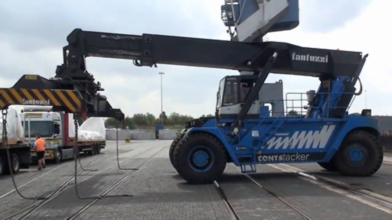 Fantuzzi CS45KS Reachstacker from 2005 sellingprice € 185.000,00 - YouTube