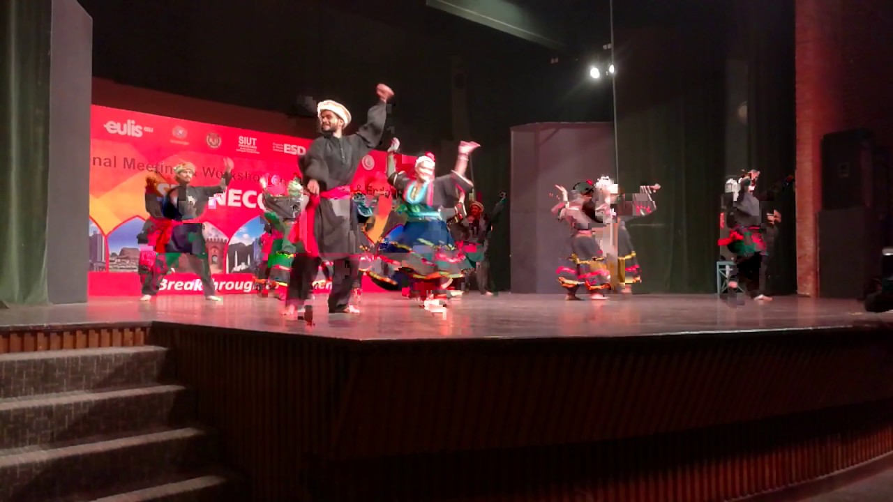 Traditional Dance of Pakistan - YouTube
