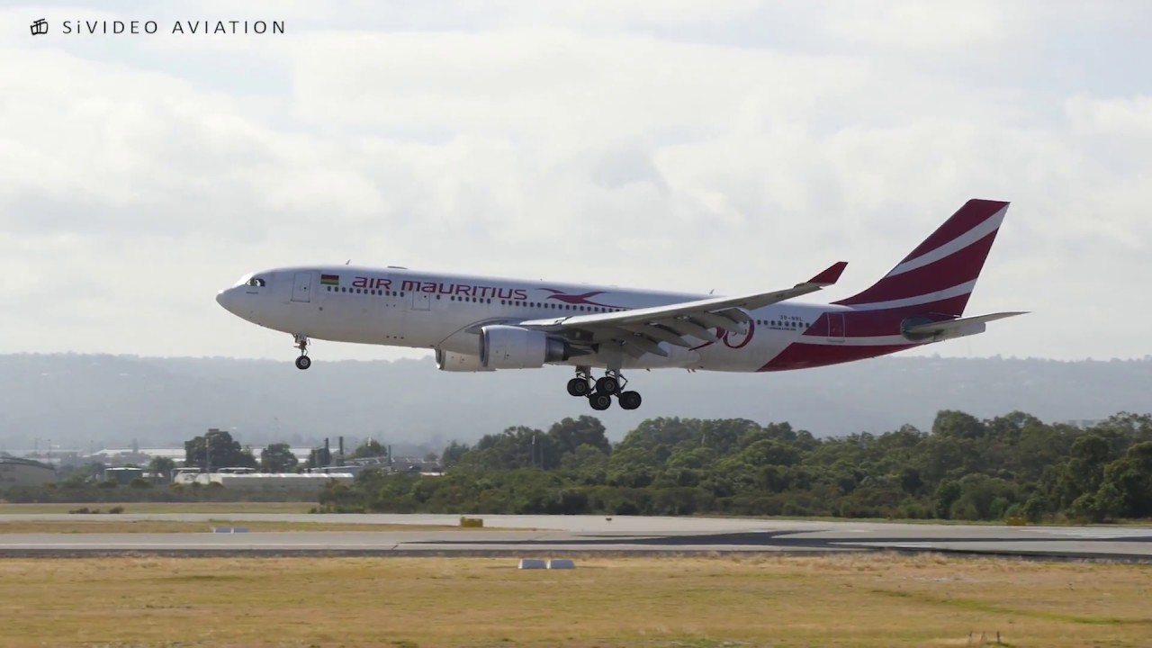 50th Anniversary Air Mauritius (3B-NBL) and Qantas Airways (VH-VXL) at ...