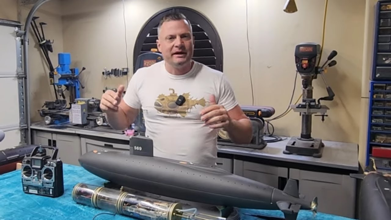 The RCSubGuy Reviews an New School and Old School USS Albacore RC ...