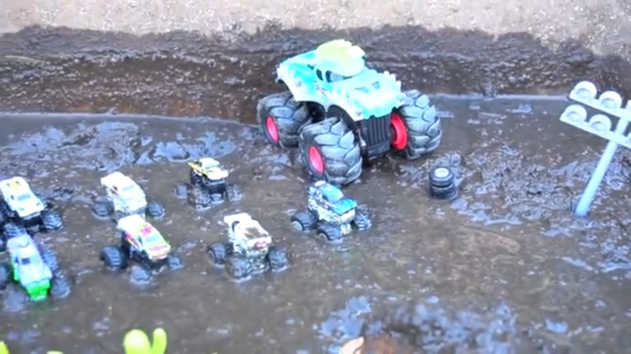 Hot Wheels Muddy Monster Jam Competition Trucks Series 2 Stuck in Mud ...