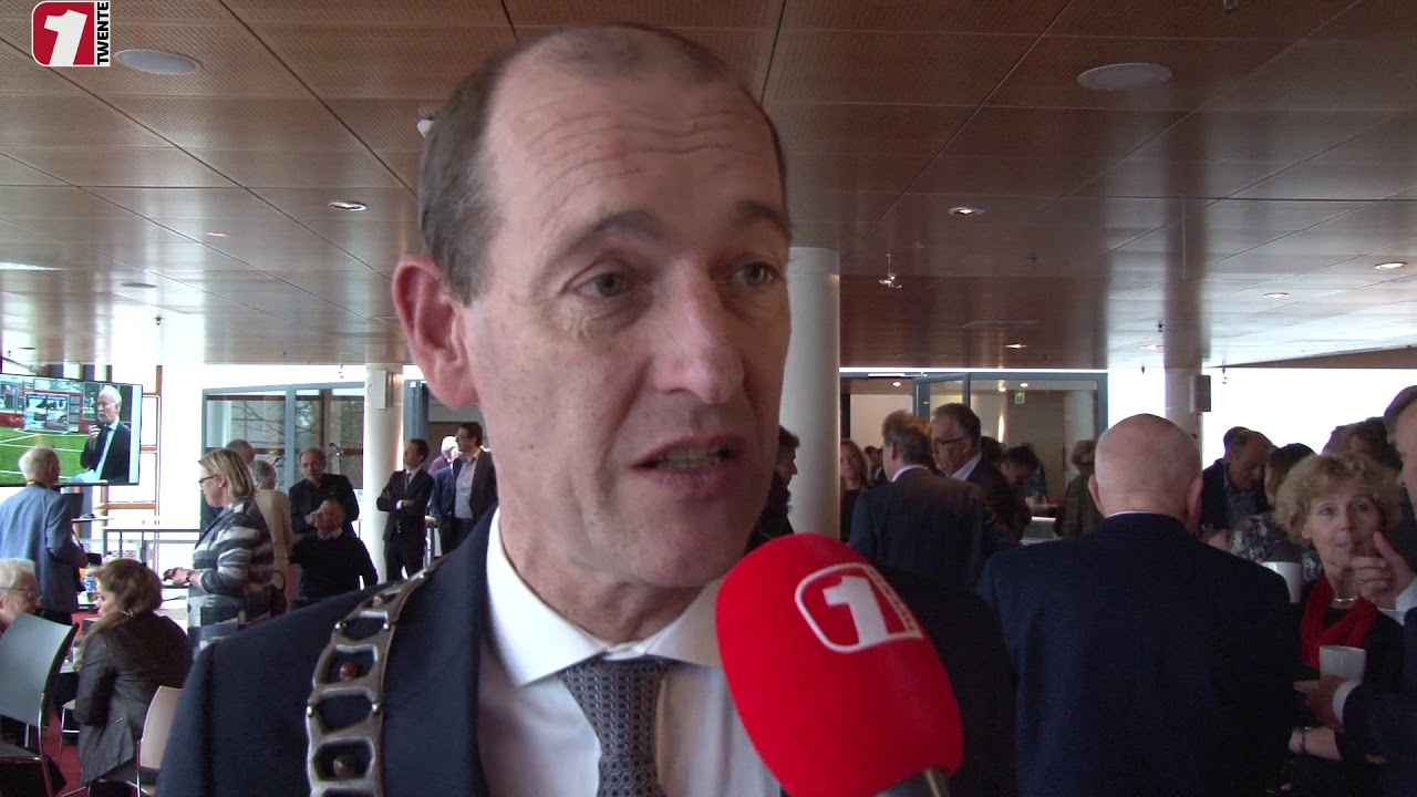 Wethouder Jan Bron geeft na 10 jaar het stokje door - YouTube