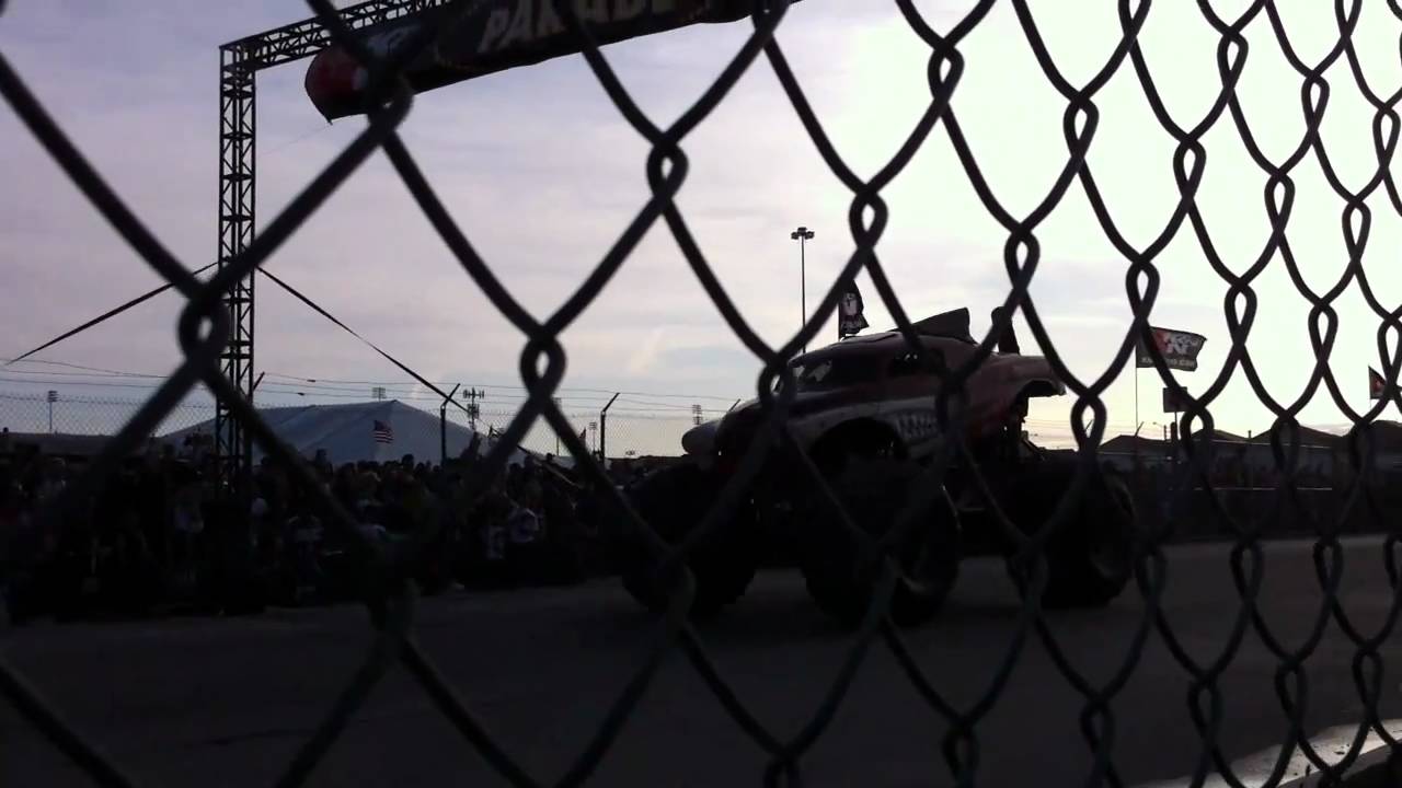 Monster Jam World Finals parade 2011 Pt.3 - YouTube