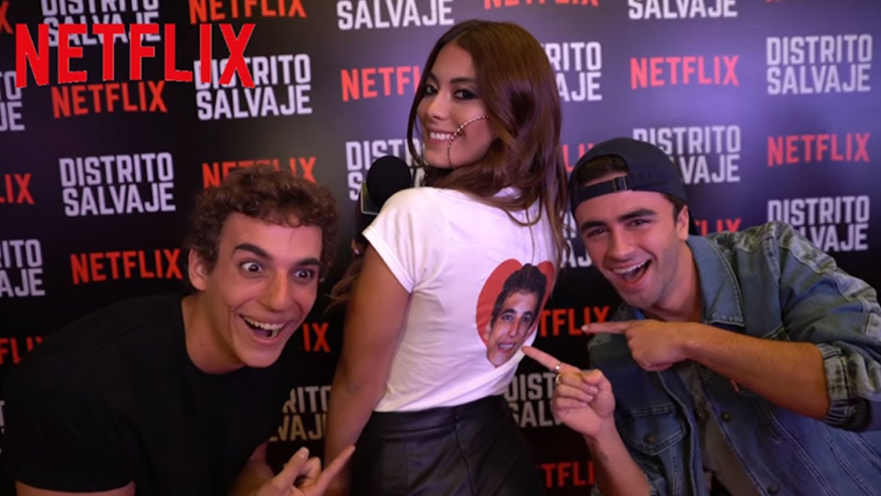 La fan en la premier de Distrito Salvaje | Netflix - YouTube