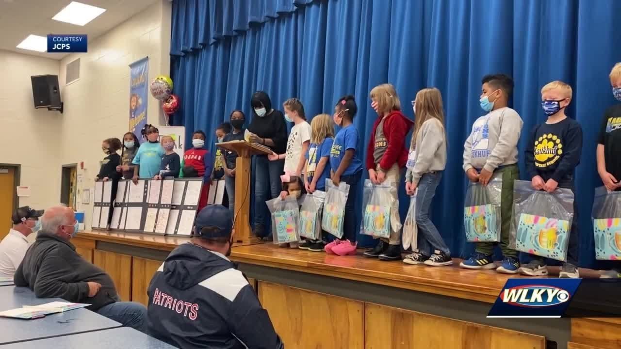 Laukhuf Elementary students thank JCPs bus drivers - YouTube