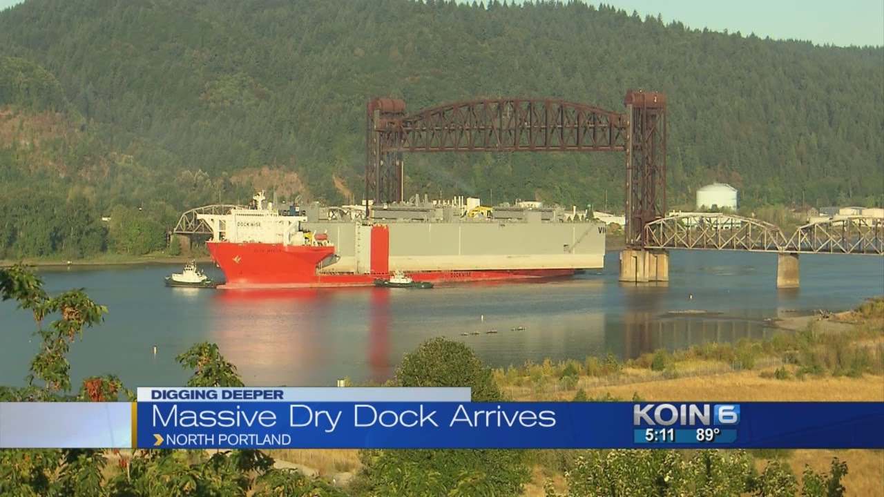 Giant ship brings gigantic drydock to Portland - YouTube