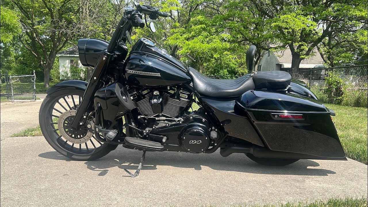 Night Cruise Through Detroit on a Harley Davidson Road King Special ...