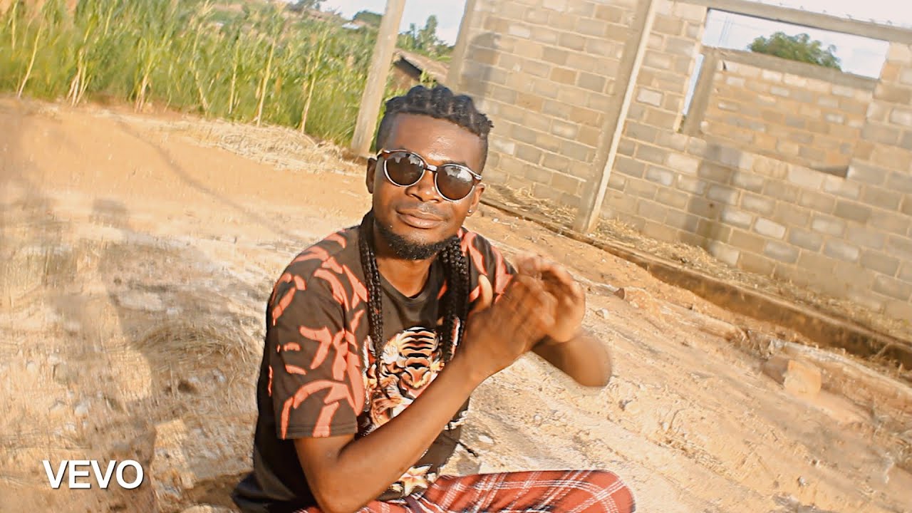 Grande_Deny _-LALAUA-_(Oficial_Video)_by_KING DANNY - YouTube