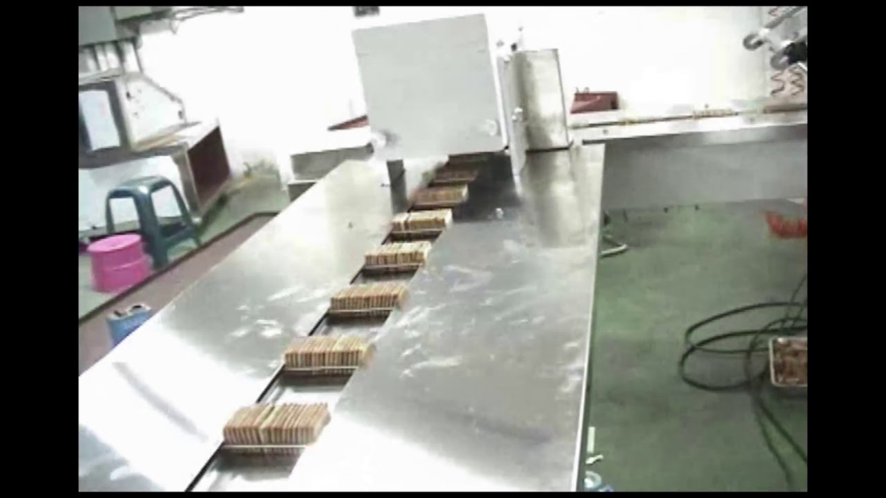 biscuit cake confectionery auto packaging machine - YouTube