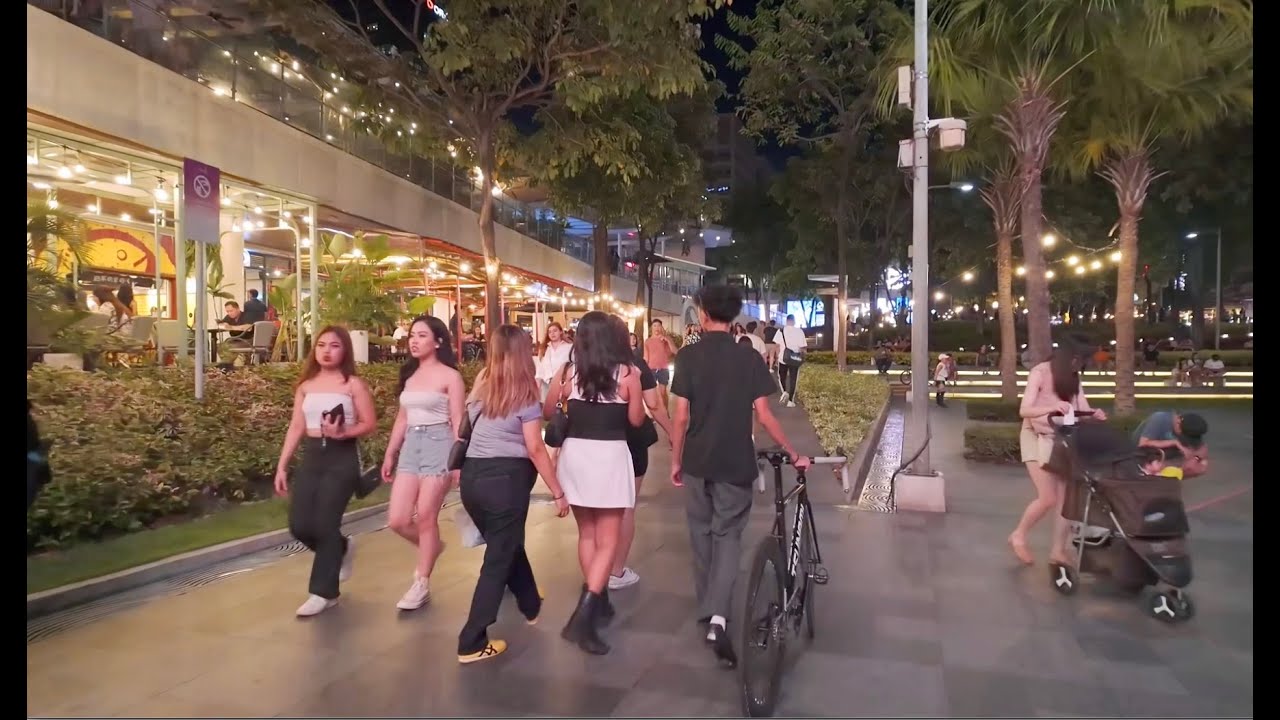 Walking around BGC High Street Philippines 🇵🇭 on a Saturday Night ...