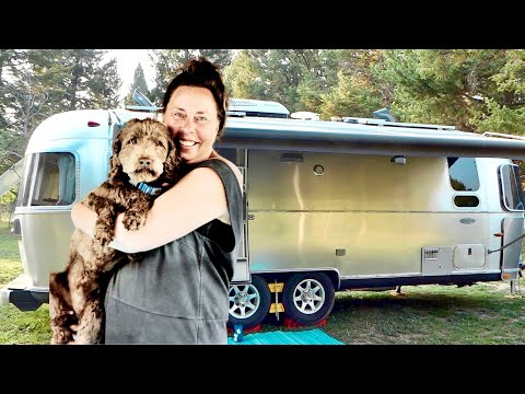 Inspiring SOLO FEMALE Nomad Lives and Runs Business from RV - “Save Money and Live a Great Life!”