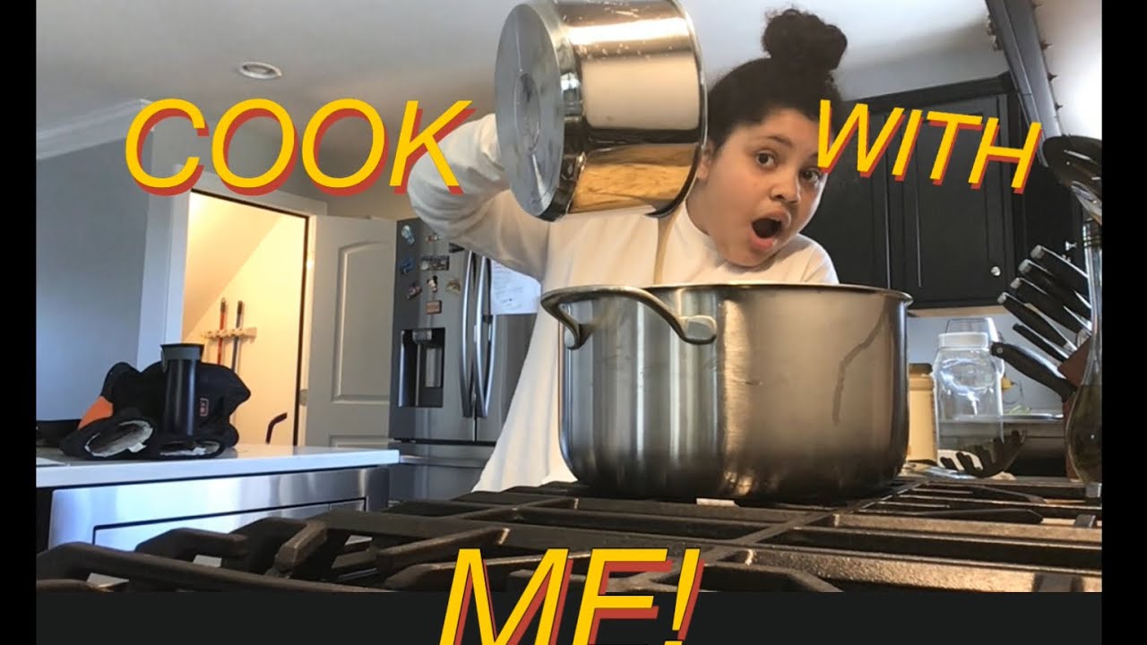 First video/ cook lunch with me! - YouTube