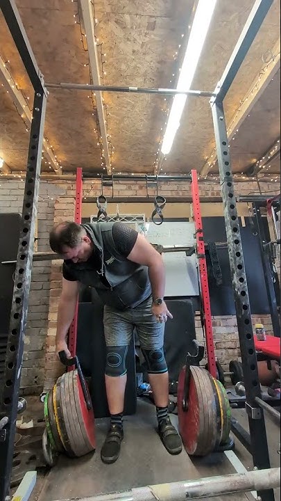 Farmers 320kg Total ( 160kg each hand with just chalk ) - YouTube