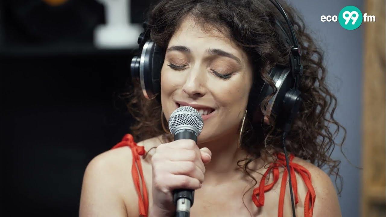 רוני דלומי - סגול בהיר (קאבר מרגי - לייב באולפן) ן השאלון של eco99fm - YouTube