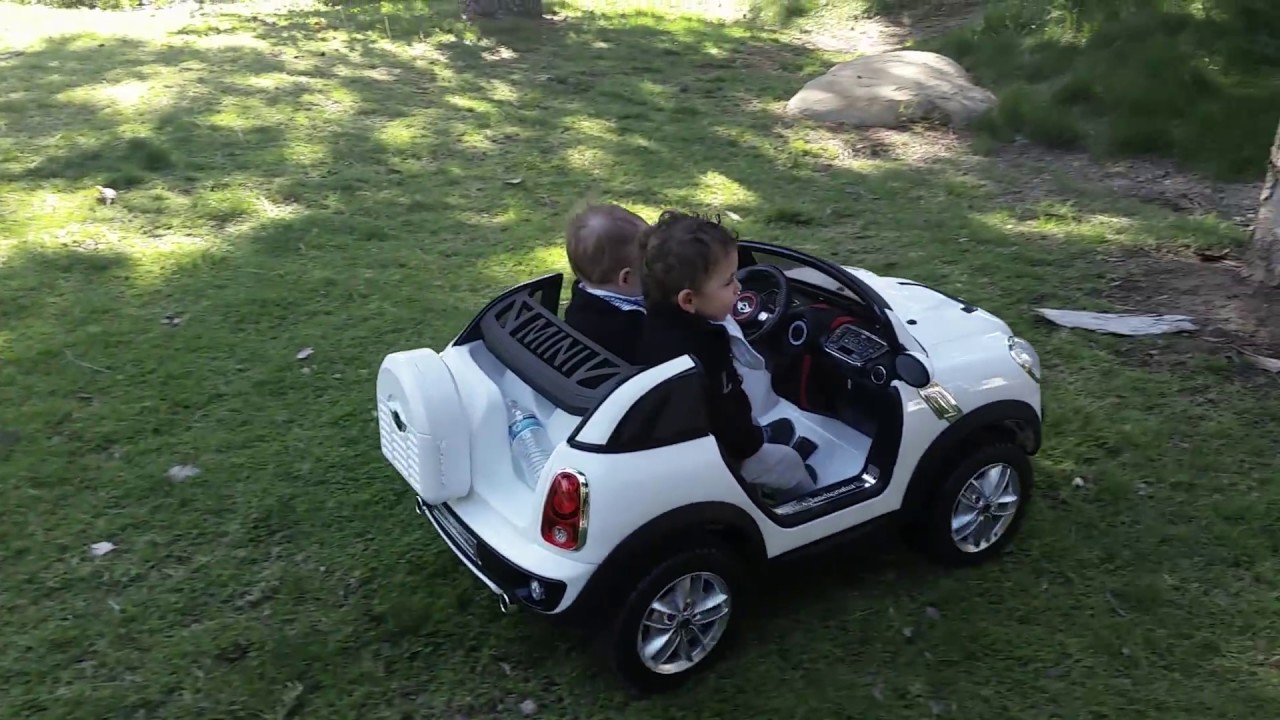 The Twin Babies Riding in Their Mini Cooper Beachcomber - YouTube
