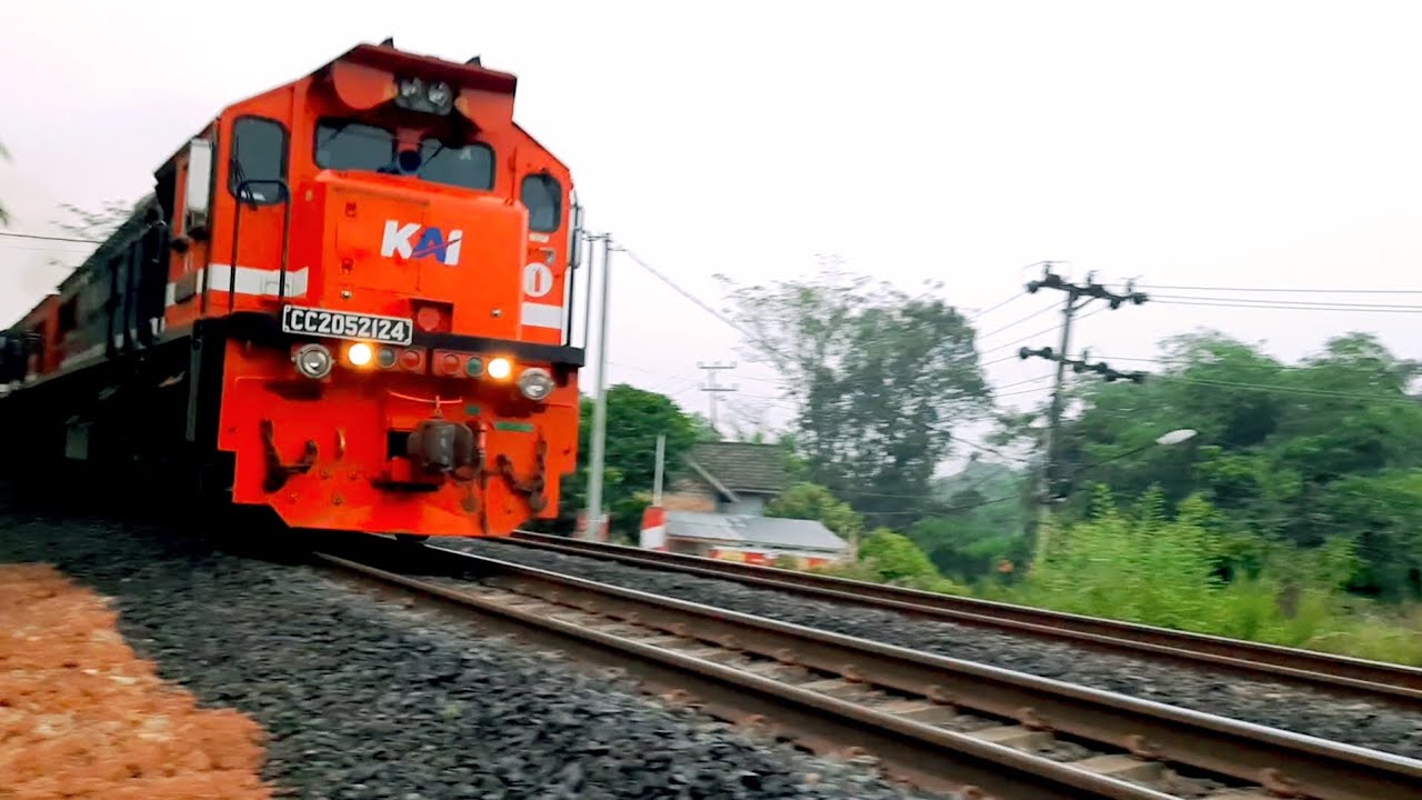 AGAIN‼️ two trains on a double track, very impressive - YouTube