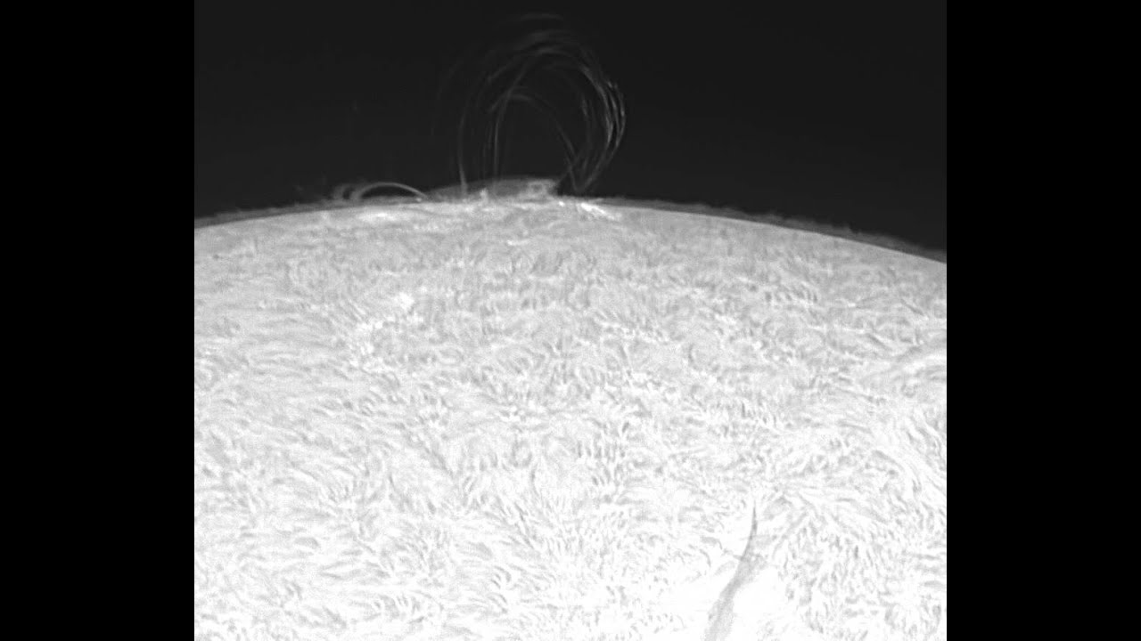 Sun loop prominence, 03/06/2015 - YouTube