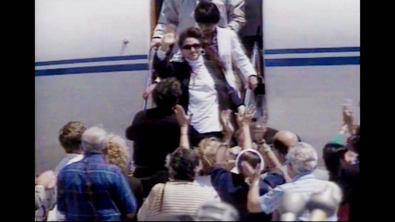 [Rare] Gloria Estefan returns home after accident April 4 1990 - YouTube