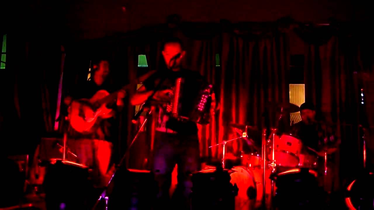 Conjunto Califas - YouTube