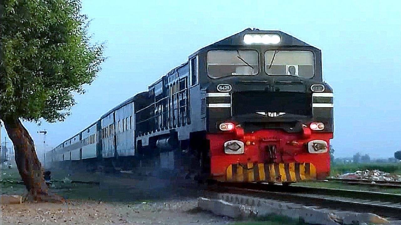 Caterpillar |ZCU-20| Locomotive |Black Strike Flag | Blowing Loud Horn ...