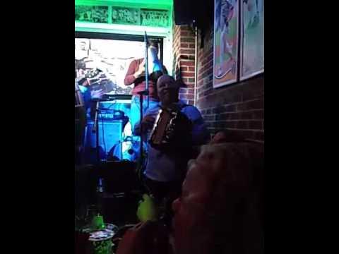 La vieja y su pipa A lo moderno - Agapito Pascual - YouTube