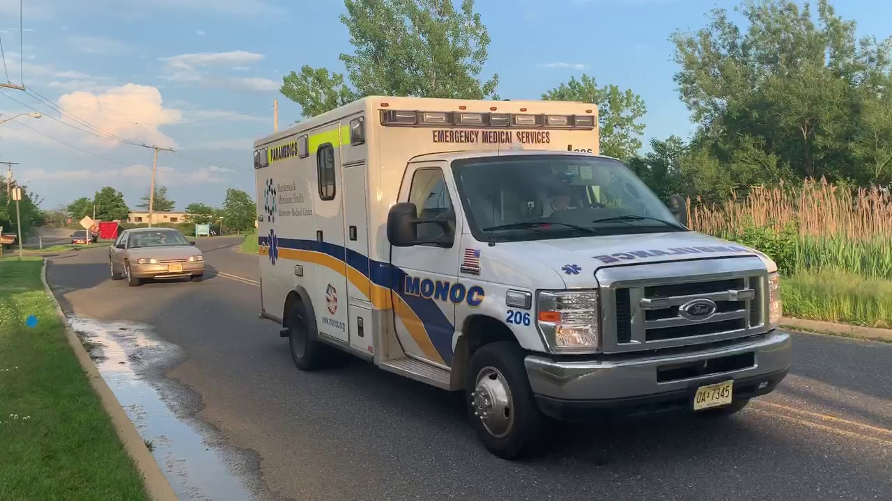 Middletown EMS Ambulance 71-1-57 and Monoc MICU 206 Transporting Code 1 ...