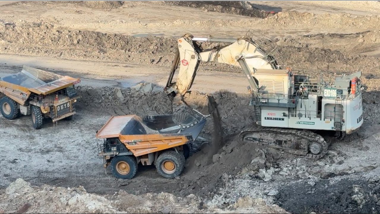 There is no doubt about the power of the giant liebherr R9350 Excavator ...