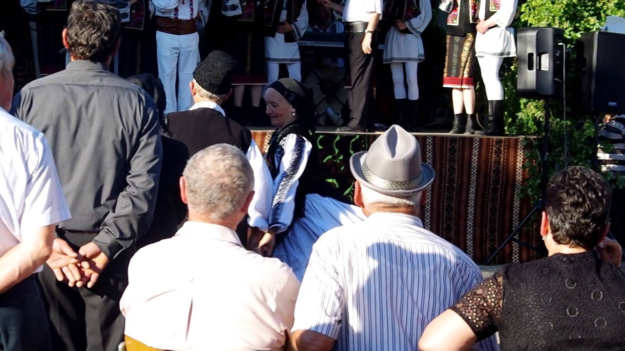 Petrecere la Sinmihaiu de Campie - YouTube