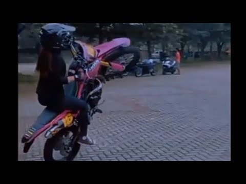 Story wa Super moto cewek cantik jatuh dari motor
