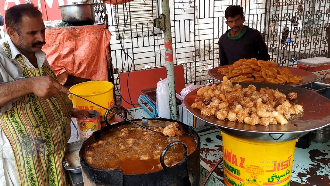 Karachi Meeta Cooking Skills | Famous Golden Karachi Biryani | Street ...