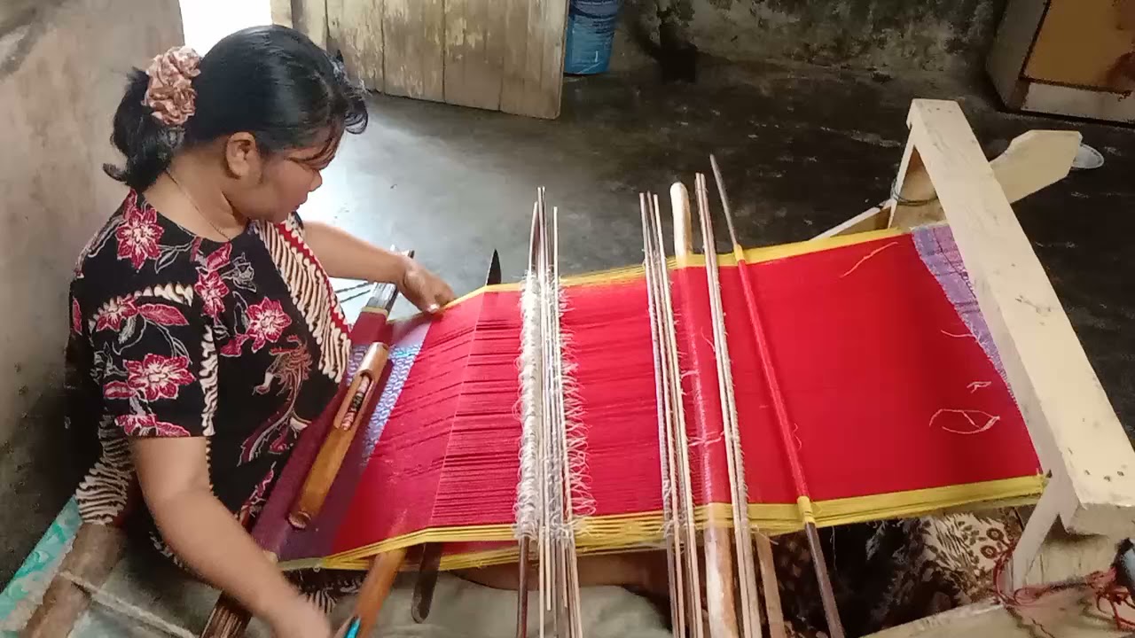 proses menenun songket di dairi - YouTube