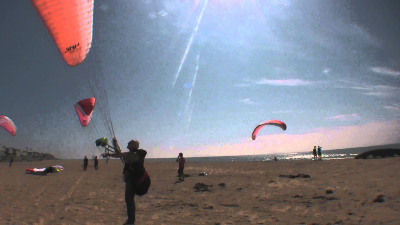 Paraglider 'Kiting Wars' Competition 2012 - YouTube