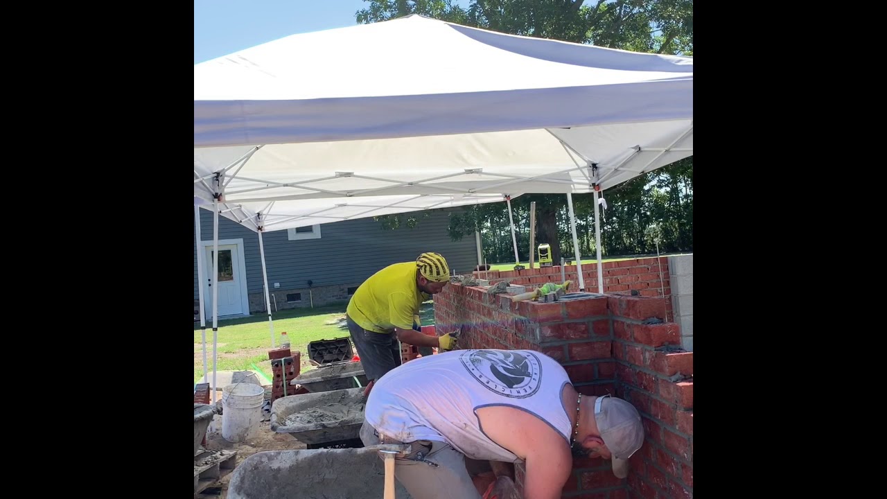 BRICKLAYING Tricks with Bricks: Summer time striking - YouTube