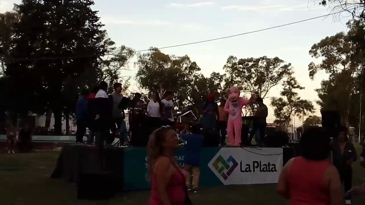 La primerísima en La pollada solidaria 3 - YouTube