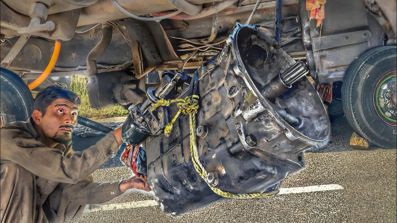 Emergency Fixing a Jammed Gear of HeavyDuty Truck ! Quick Repair - YouTube