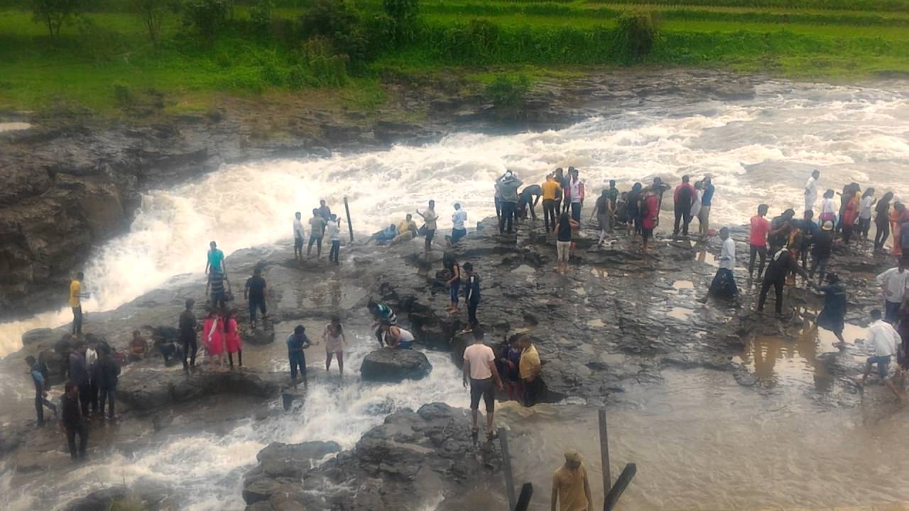 Baneshwar Waterfall Pune - Full Awesome and dangerous too - YouTube