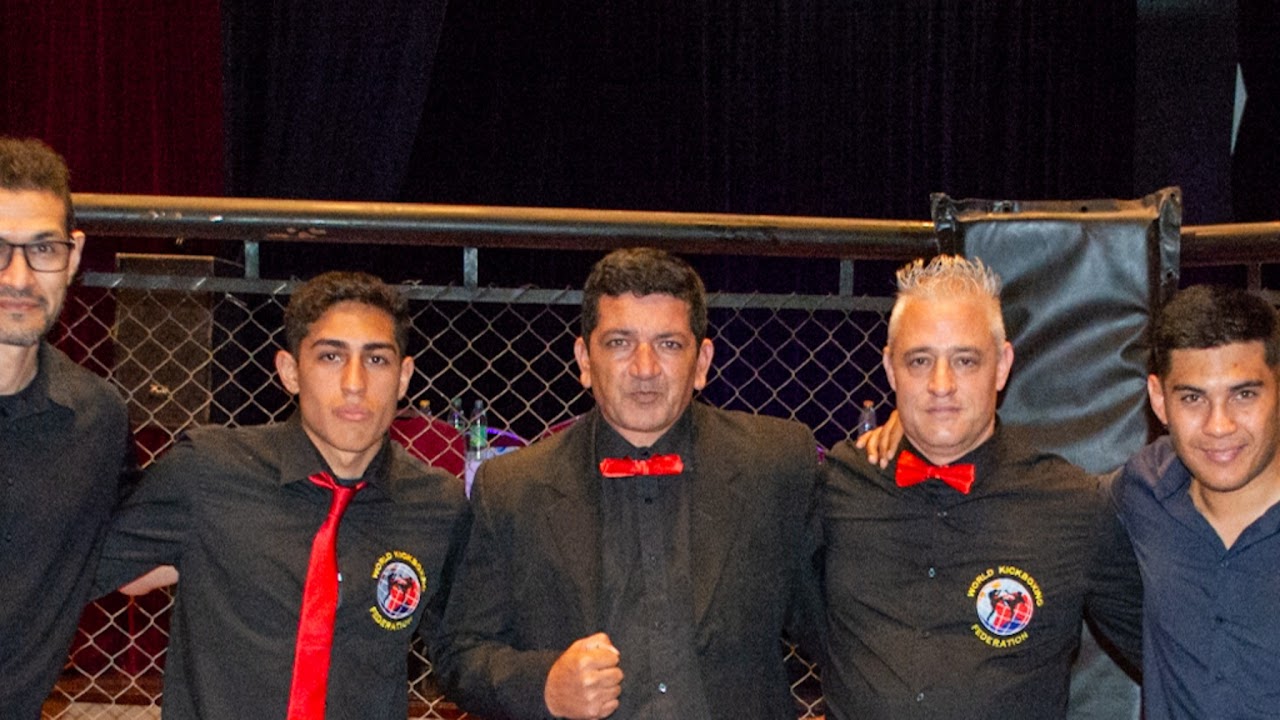 Emisión en directo de Fight Academy Scorpions - YouTube