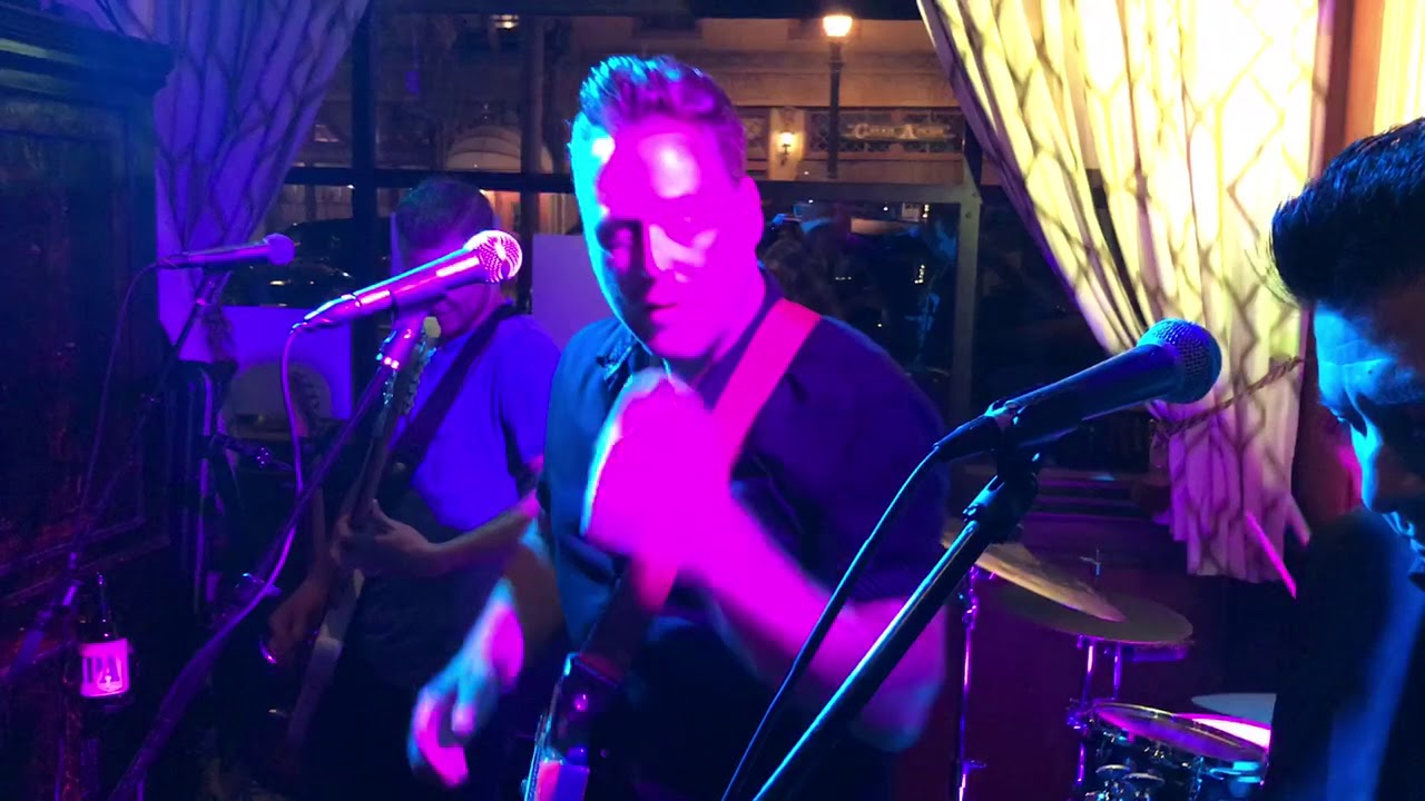 Red Muffs covering You Really Got Me at Cafe Fiore - YouTube