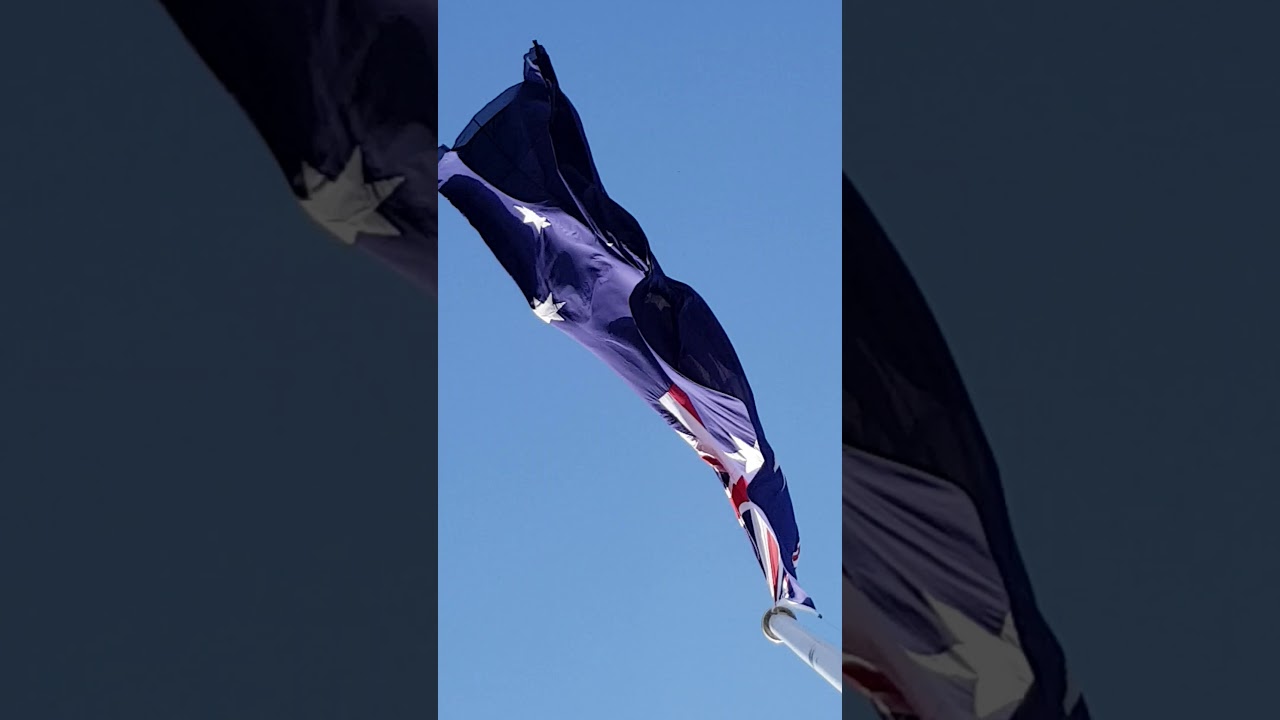 Australian flag at Picnic Point Toowoomba - YouTube