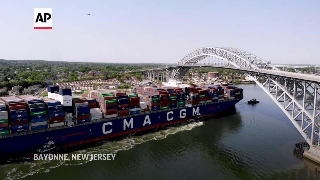 Large container ship docks at NY-NJ port - YouTube