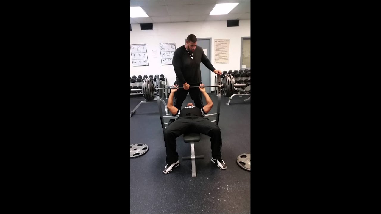 MrMr bench 385 lbs. - YouTube
