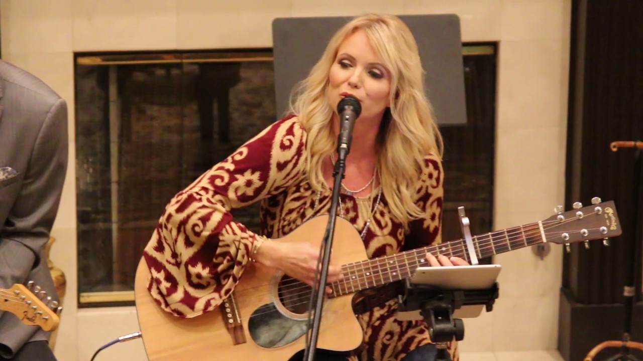 "Fly" Maddie & Tae Cover by Robin Harper - YouTube