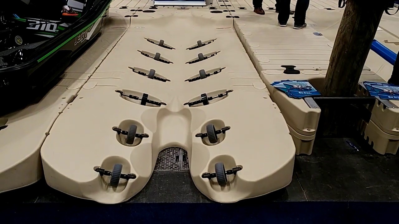 EZ DOCK 'EZ PORT MAX 2i' DRIVE ON P.W.C. DOCK ON DISPLAY @ NEW YORK ...