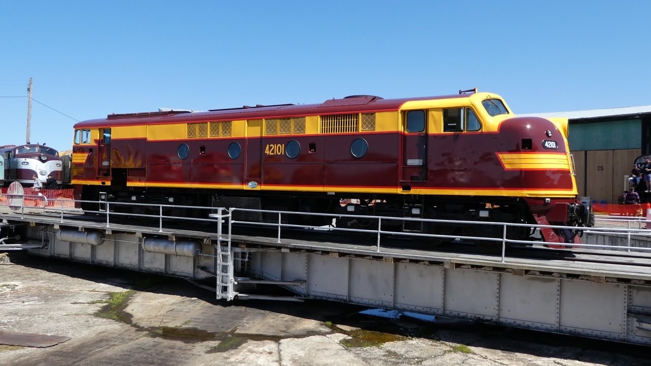 Australia - Historic Diesel 42101 goes for a spin at Goulburn - YouTube