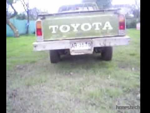 Toyota Hilux 1978 12R WL2 - YouTube