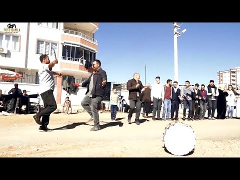 Davulu bıraktı ortada oynadı Foto Damla Gurup Şiyar