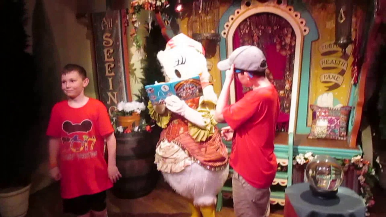 Petes Silly Sideshow Magic Kingdom!! - YouTube